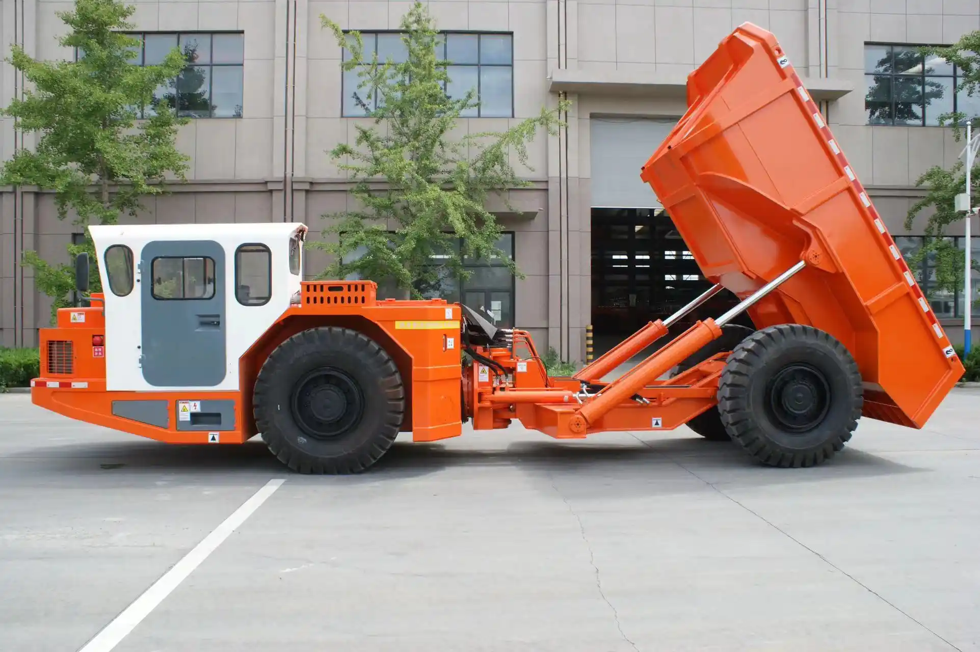 Understanding What an Underground Ore Truck Is and Its Applications ...